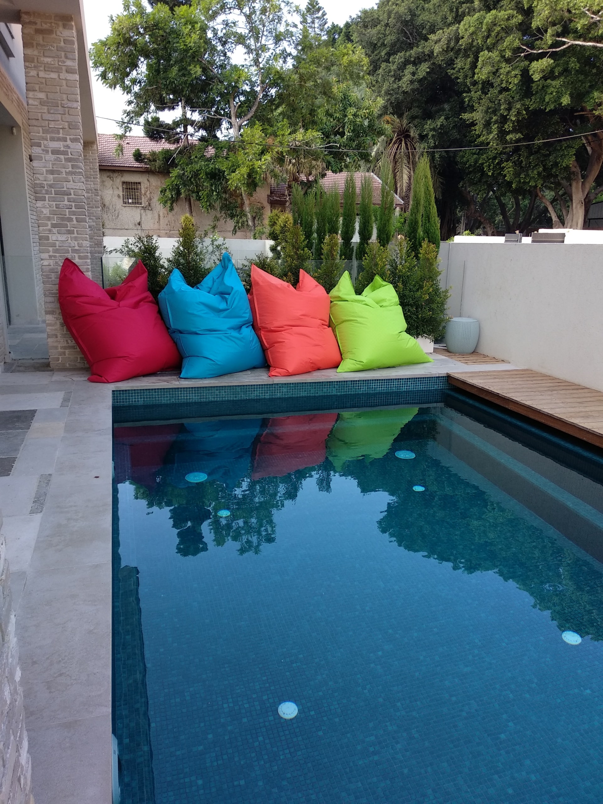 פוף בריכה לחצר קלגו – פופים איכותיים בעיצוב מושלם